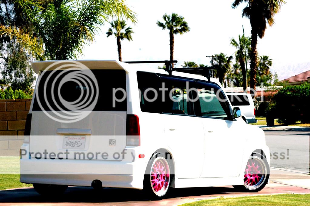 Pimped out Scion XB | MontrealRacing.com
